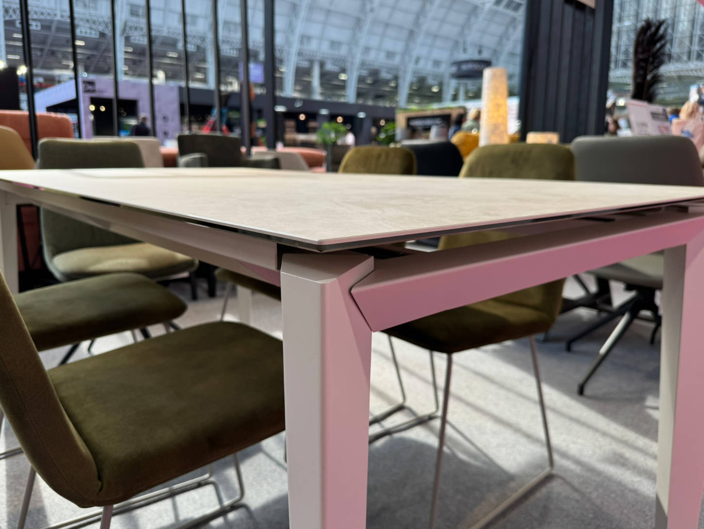 Ex-Display Iconic Extendable Table - White | Cadira