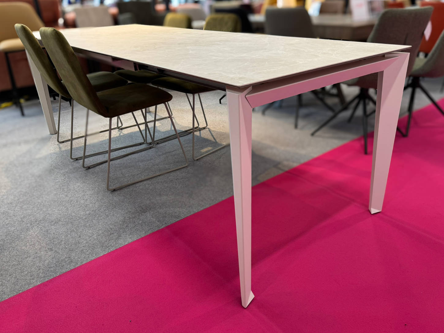 Ex-Display Iconic Extendable Table - White | Cadira