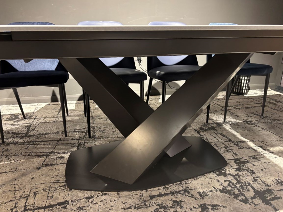 Ex Display Dining Table: Elegant & Functional Centerpiece for Modern Homes
