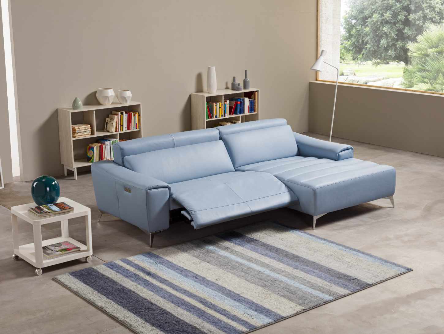 Suzanne Small Sofa with Chaise - Dual Power Recliner| cadira