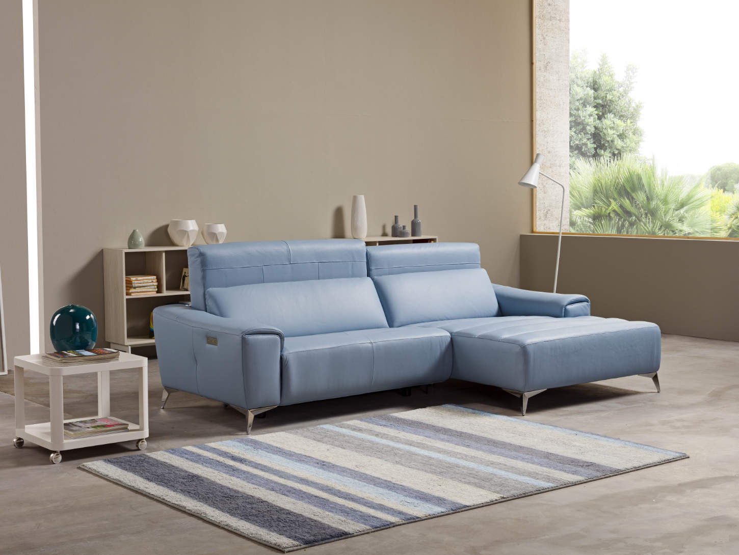 Suzanne Small Sofa with Chaise - Dual Power Recliner| cadira