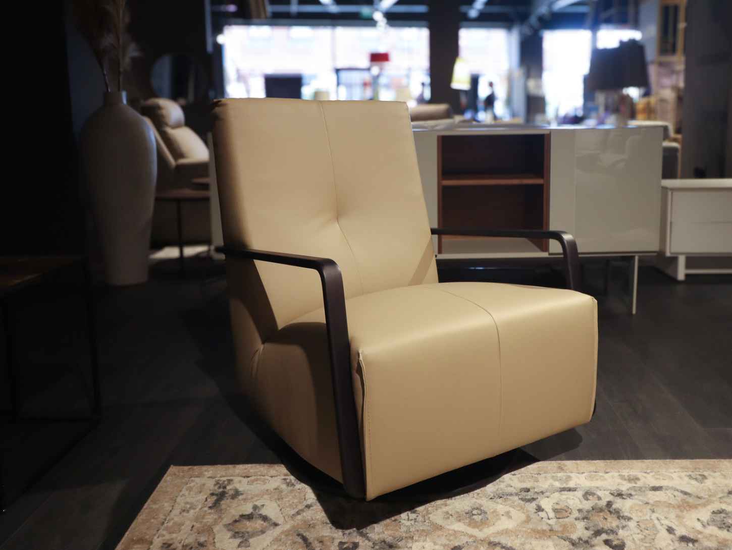 Ex-Dsiplay Yoko Rocking Armchair - Beige Leather | Cadira